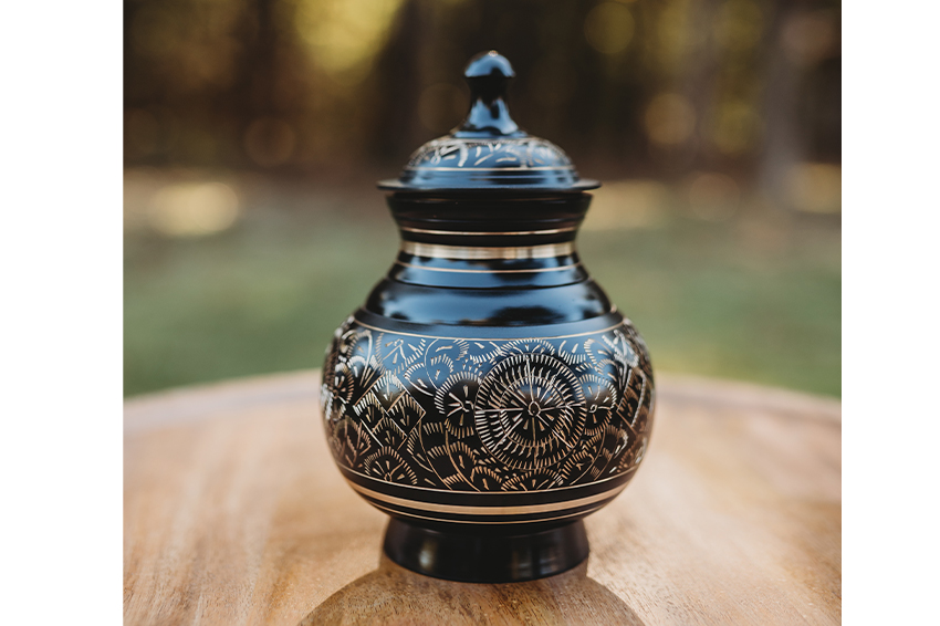 Traditional Urns – From Paws To Wings
