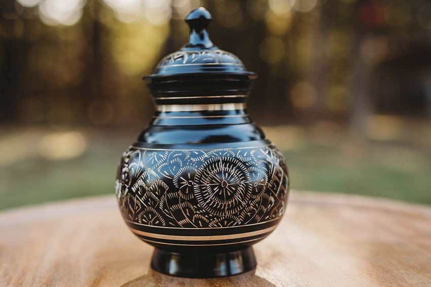 Traditional Urns – From Paws To Wings