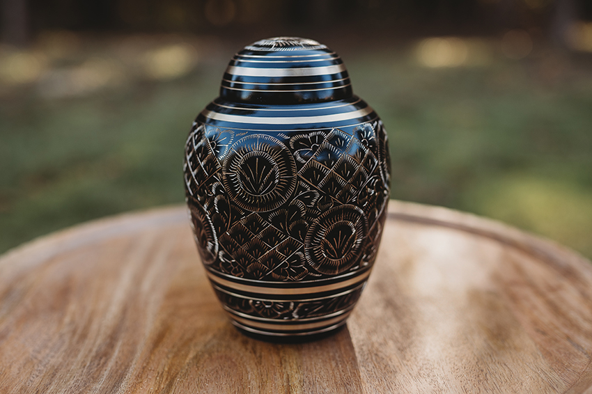 Traditional Urns – From Paws To Wings